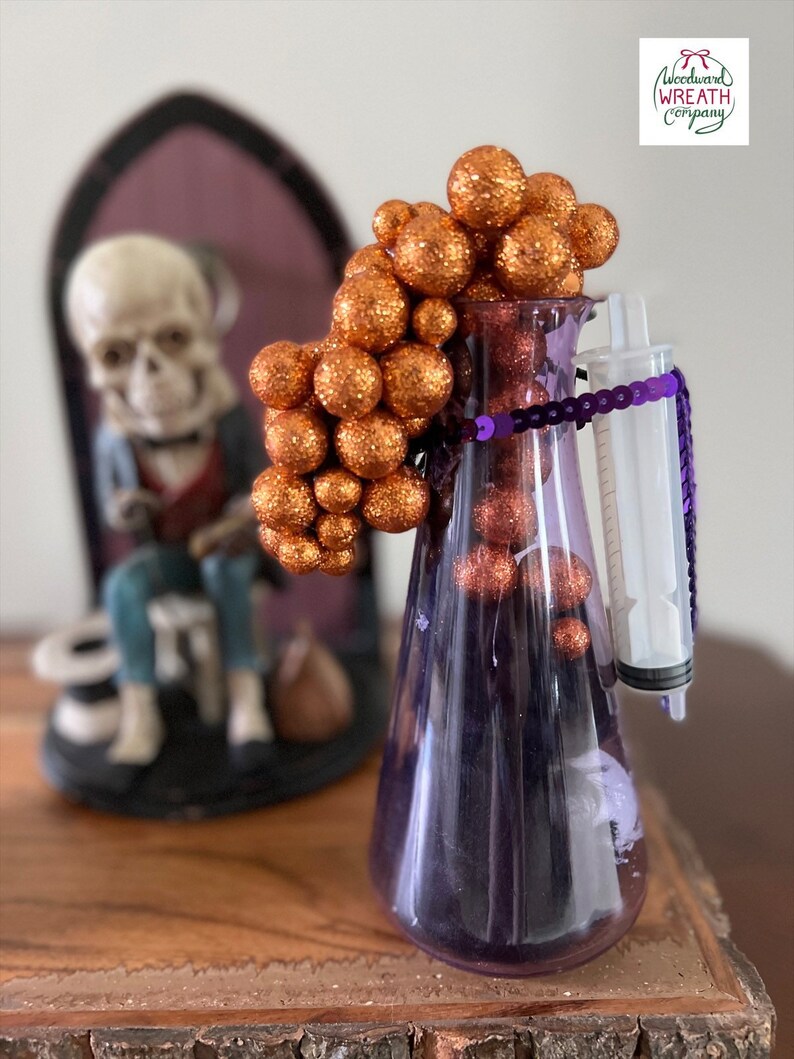 Bubbling Poison Beaker, Halloween Lab Decor, Skull or Eyeball Potion - Etsy