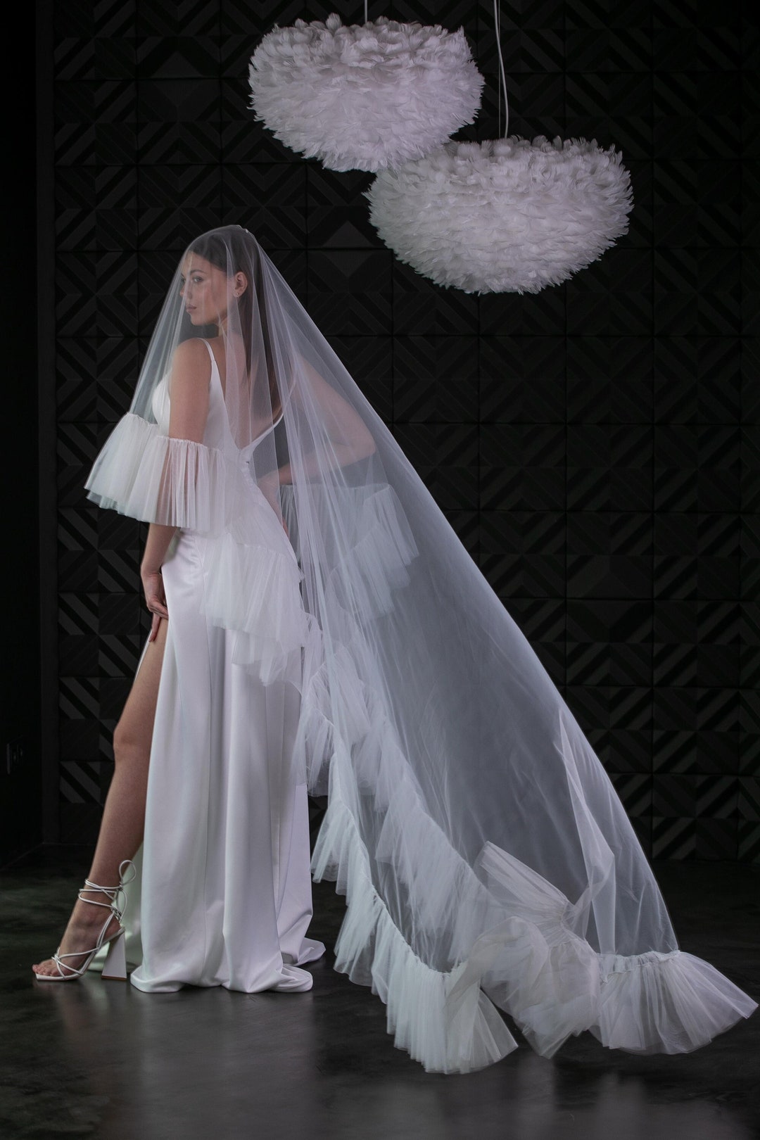 Luxurious Ruffle Wedding Veil With Blusher, Two Layers Ruffled Edge Bridal Veil, Blushered ...