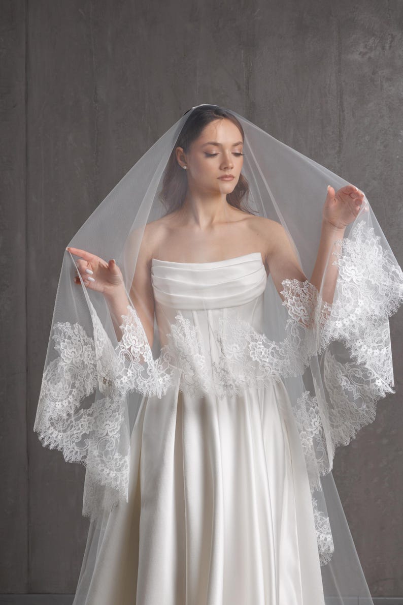 Chantilly Lace Wedding Veil: Two-tier Cathedral Bridal Veil - Light ...