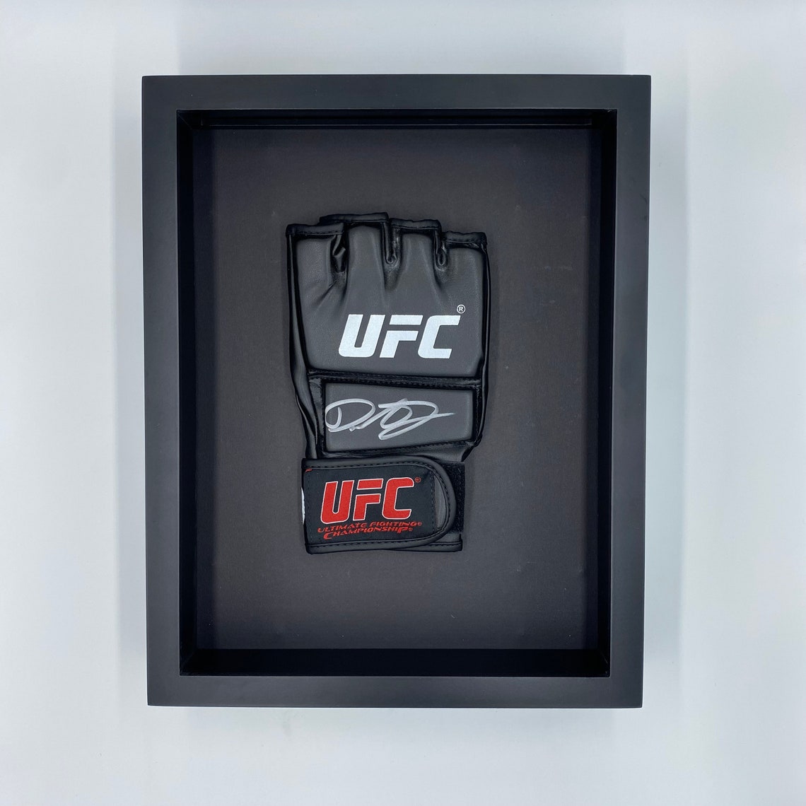 Demetrious Johnson Signed UFC Glove beckett - Etsy