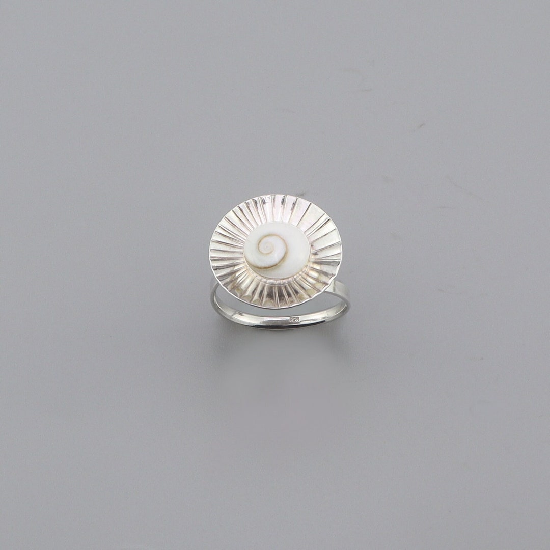 Striped Round Design Silver Shiva Eye Ring, Shell Mounted Striped Round ...