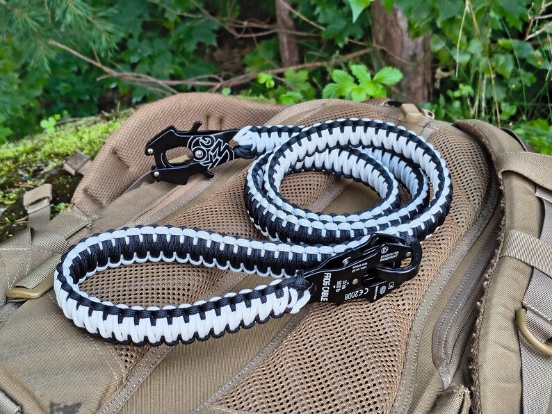 Paracord Crossbody Dog Leash, Convertible Harness With Frog Clip - Etsy