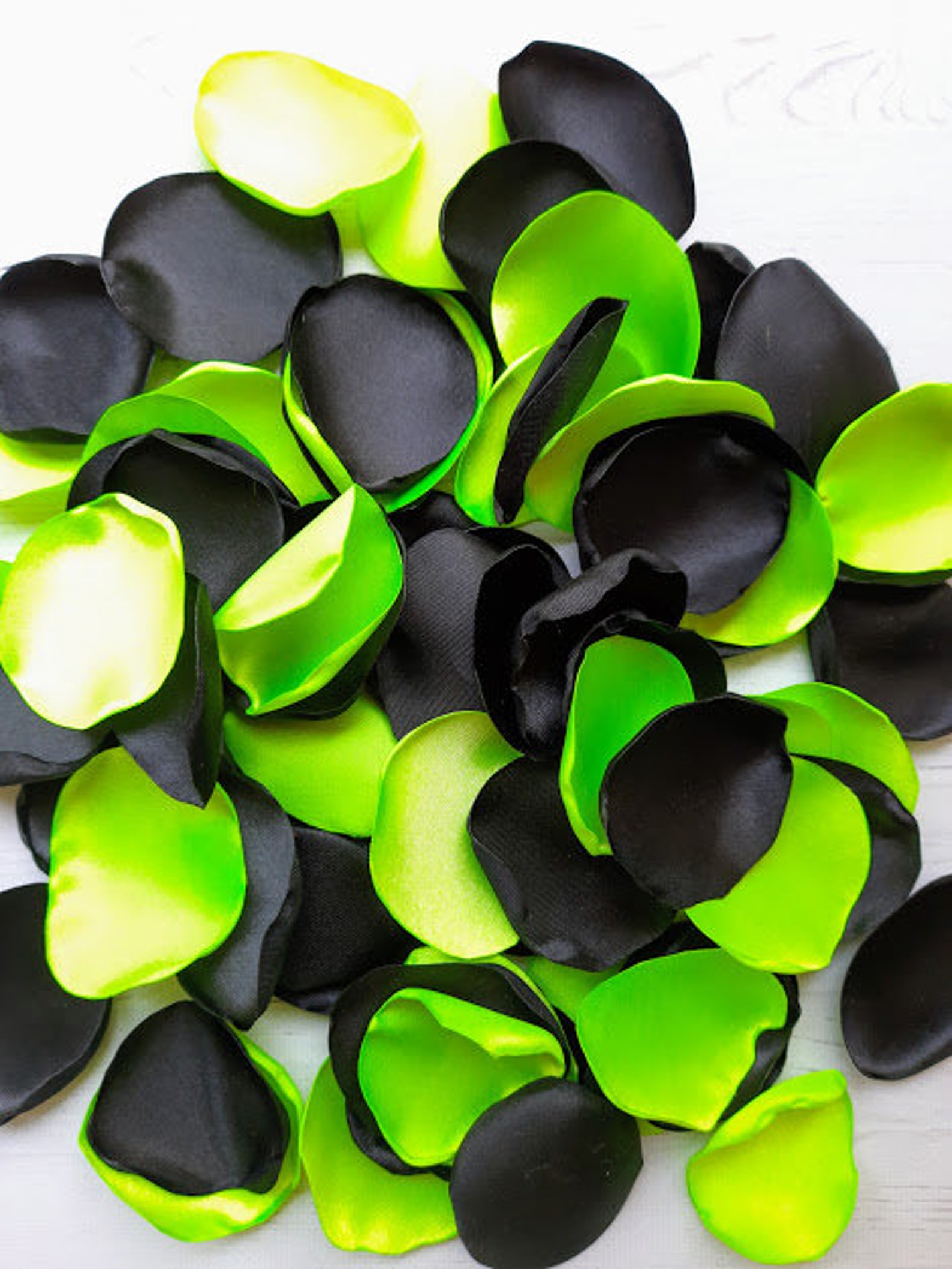 Light Green Petals Black Rose Petals Lime Green Wedding - Etsy