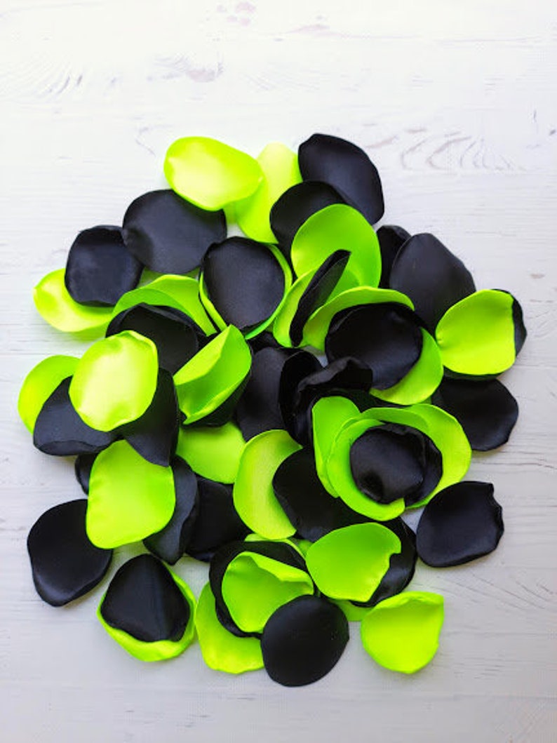 Light Green Petals Black Rose Petals Lime Green Wedding - Etsy