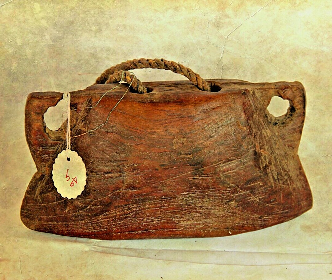Antique 1900s Wooden Cow Bell Handcrafted Indian Collectible Art ...