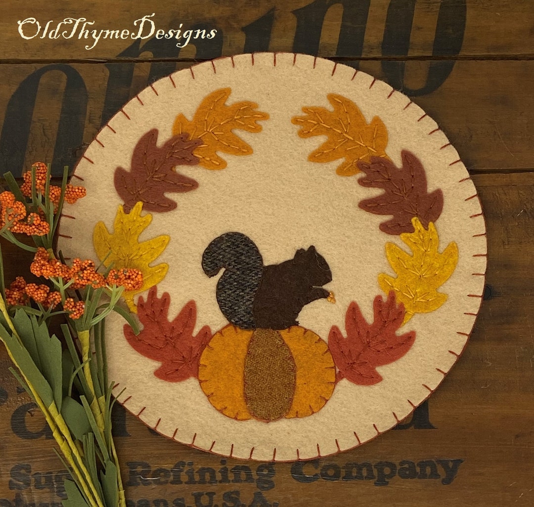 Primitive Stitchery HALLOWEEN Pumpkin, Squirrel & Oak Leaves Penny Rug ...