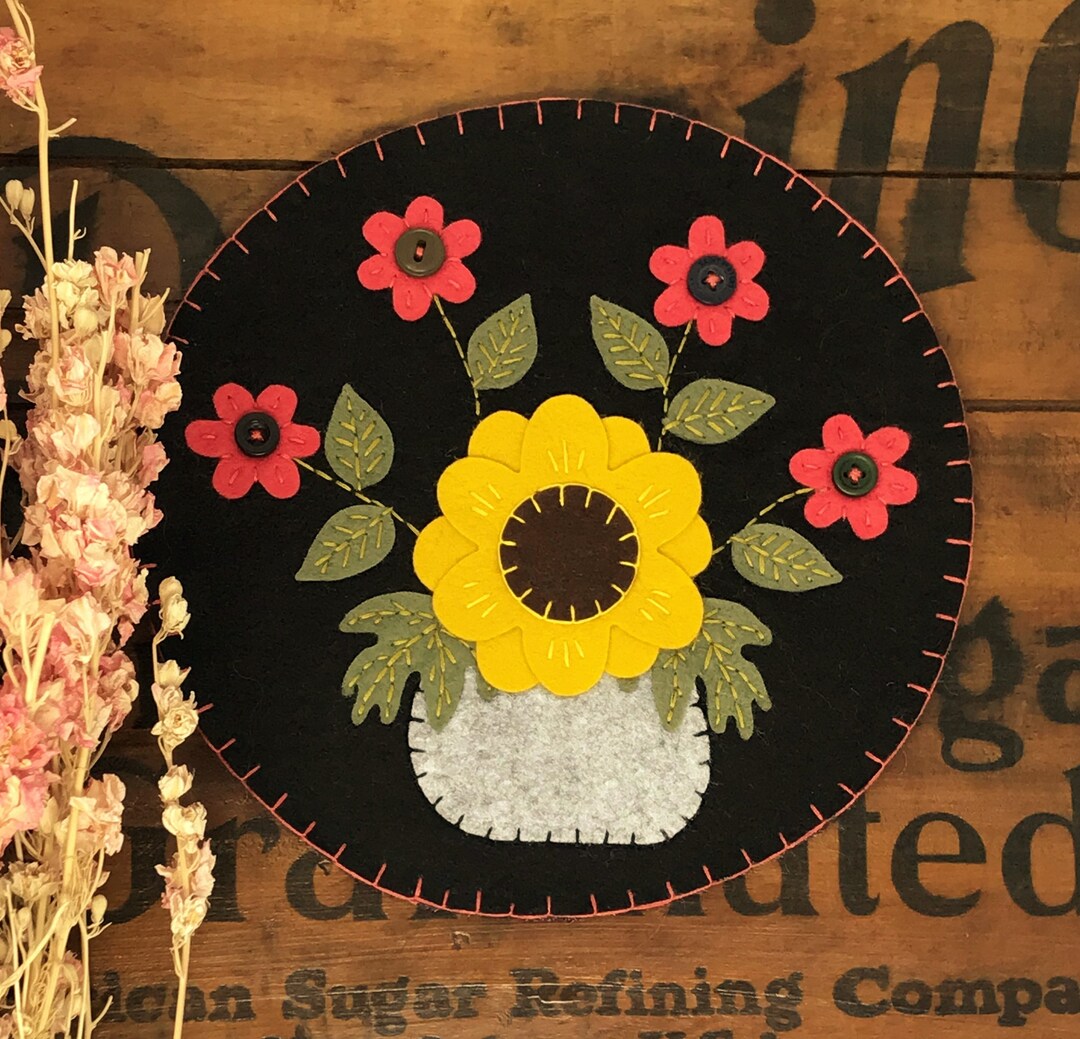 Primitive Stitchery SUNFLOWER Penny Rug ~ Primitive Crock of Spring ...