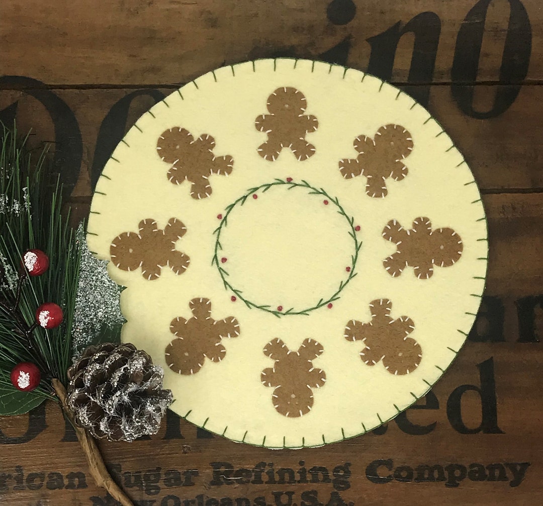 Primitive Stitchery CHRISTMAS Gingerbread Man Penny Rug ~ WINTER Candle ...