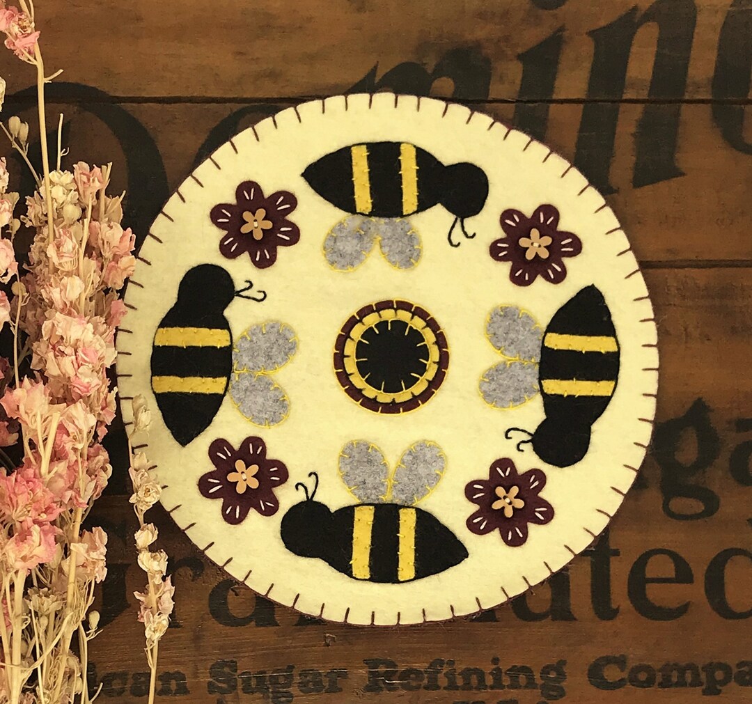 Primitive Stitchery BUMBLE BEES Penny Rug ~ Prim Flowers Candle Mat - Etsy