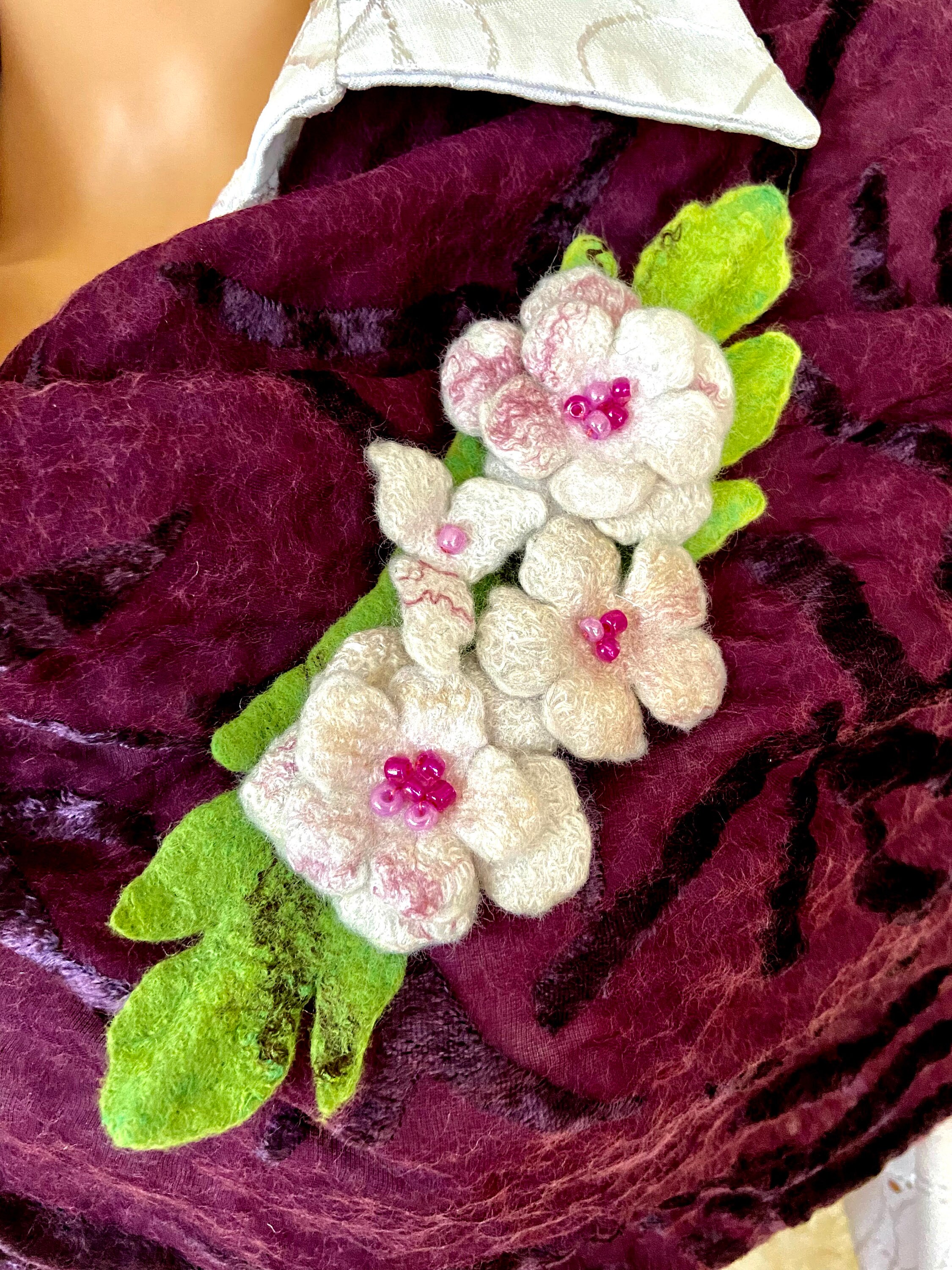 Felted Brooch rosehip Blossom, Wool Brooch, Handmade Wool Brooch ...