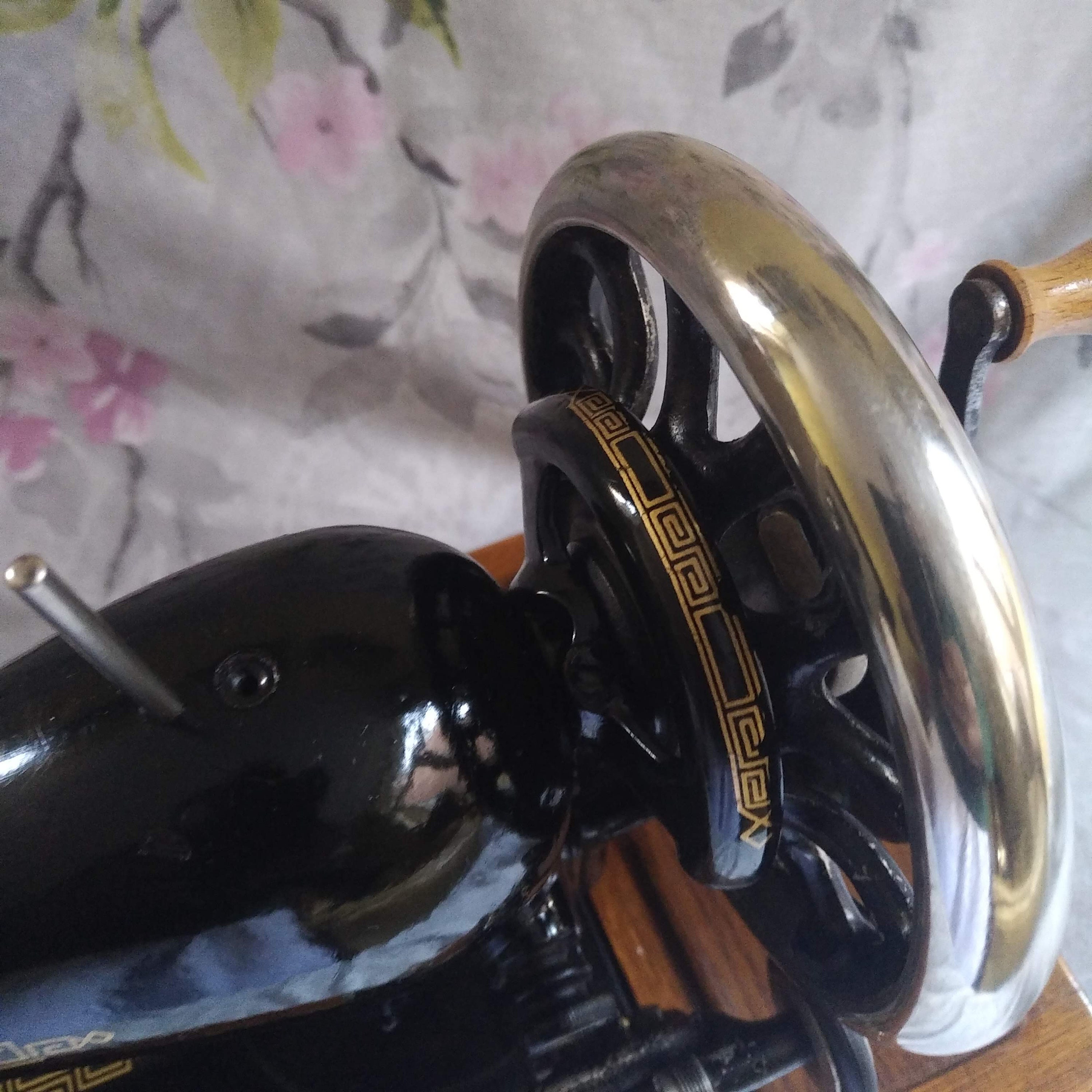 Antique Hand Crank Sewing Machine, Singer Model No. 28K in a Nice Case ...