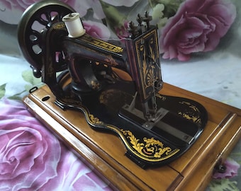 Antique Hand Crank Sewing Machine, Singer Fiddlebase in Lovely Wooden ...