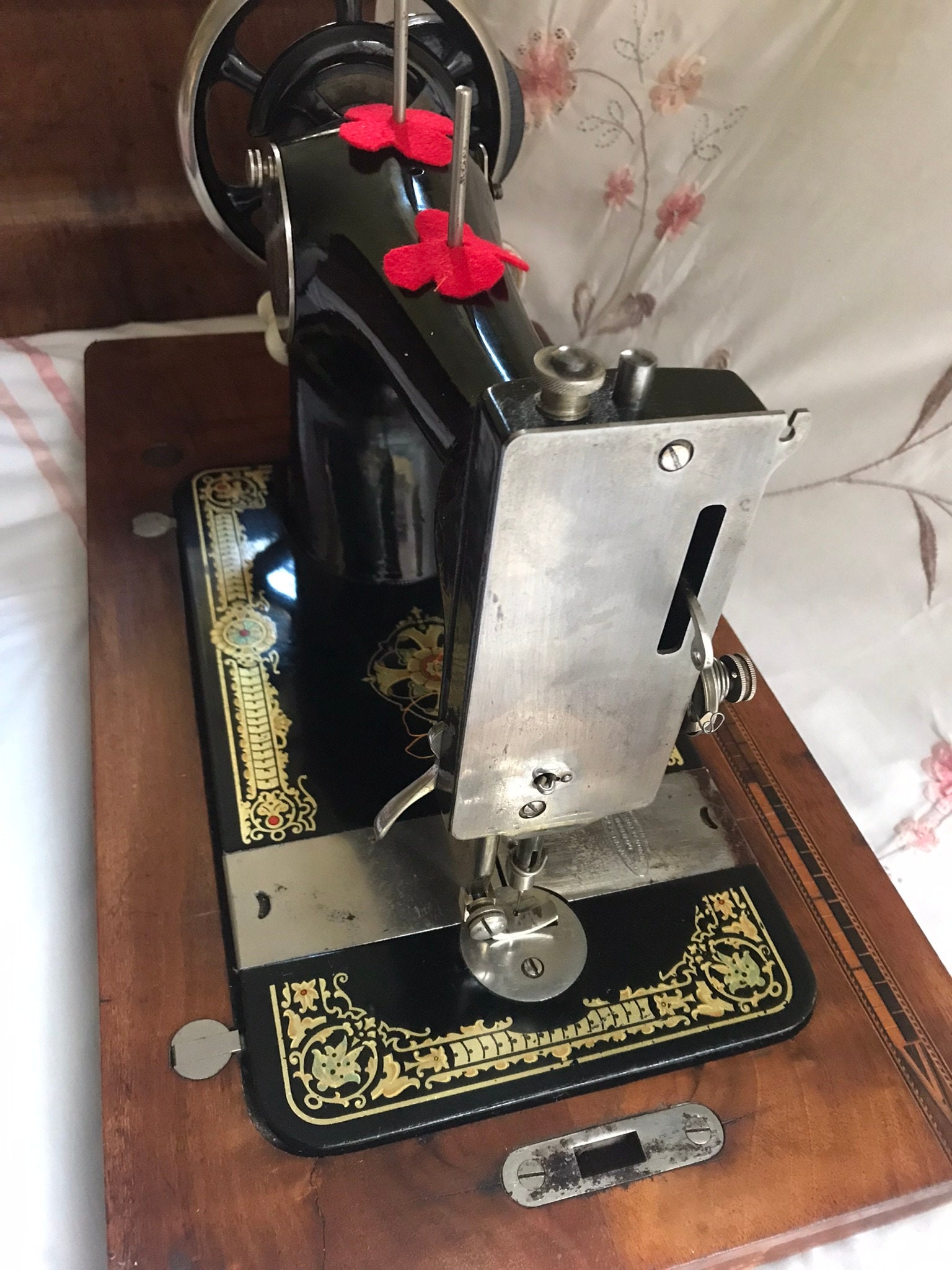 Vintage Hand Crank Sewing Machine, Harris 9H in Nice Wooden Case, Circa ...