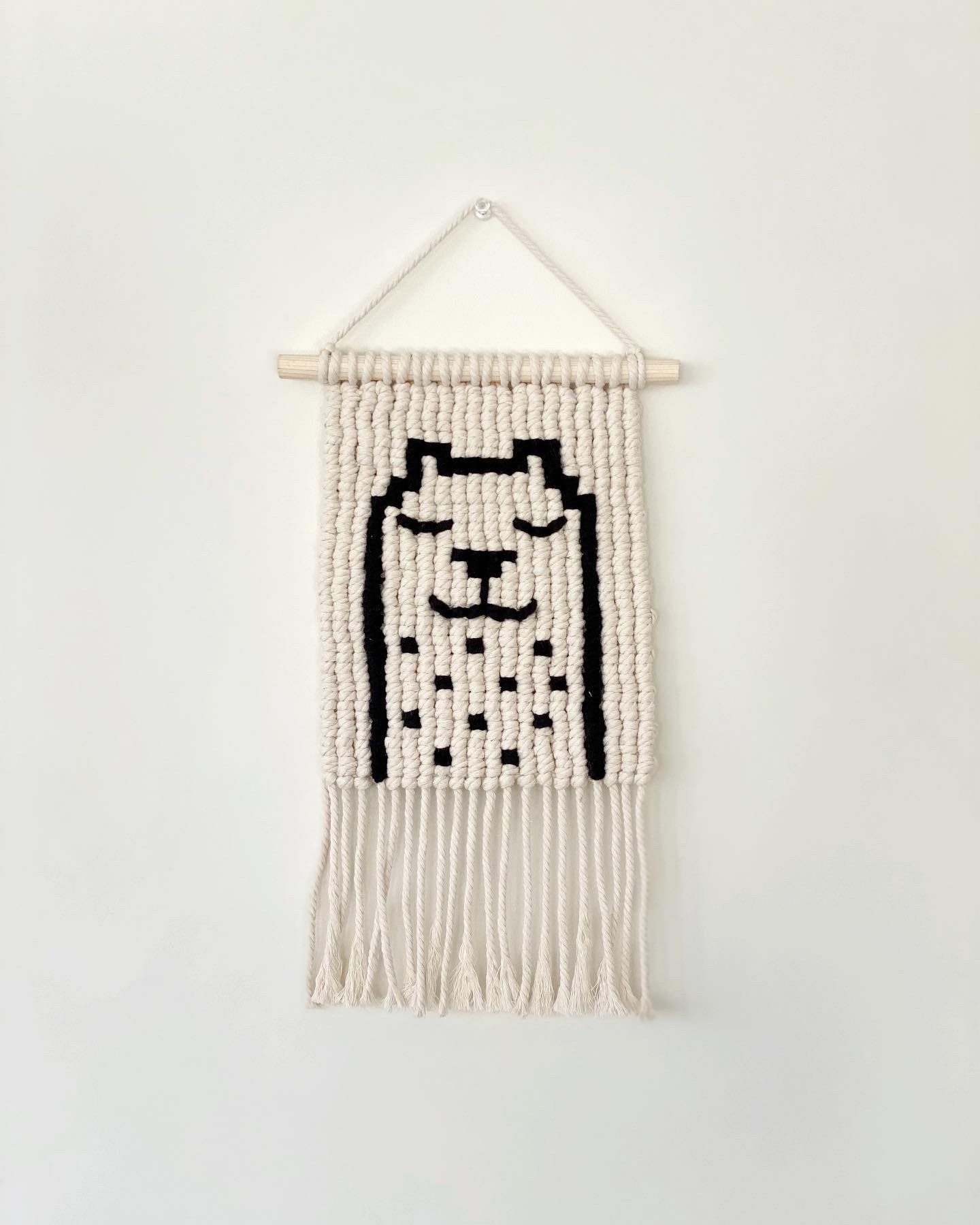 Macrame bear wall hanging Macrame tapestry kids nursery - Etsy.de