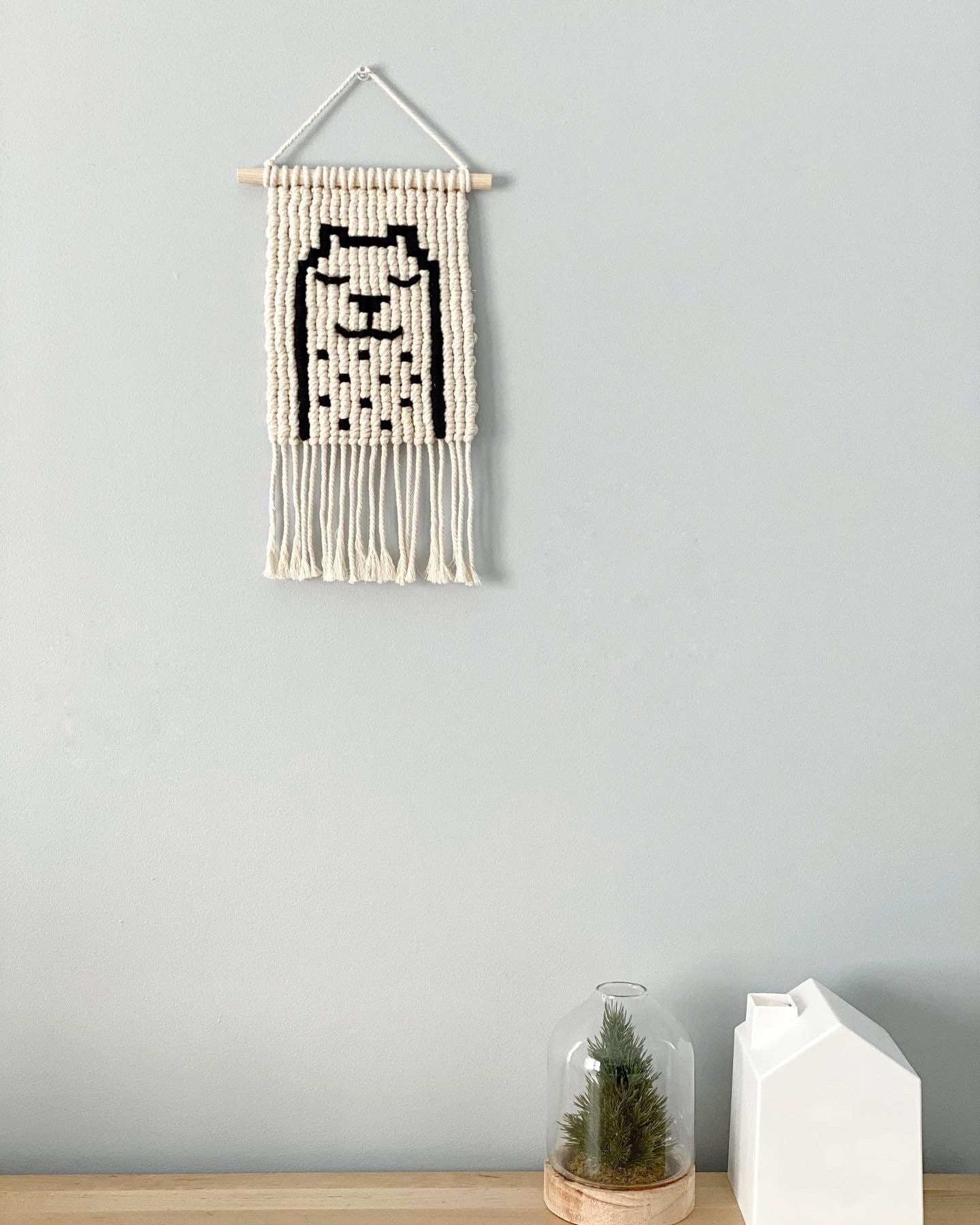 Macrame bear wall hanging Macrame tapestry kids nursery - Etsy.de
