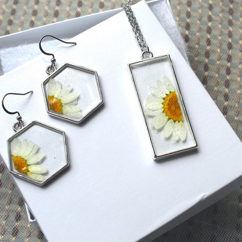 Daisy Earrings - Etsy