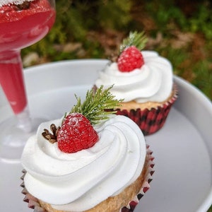 Fake Christmas Cupcakes, Faux Christmas Food, Fake Cupcakes, Fake Bake ...