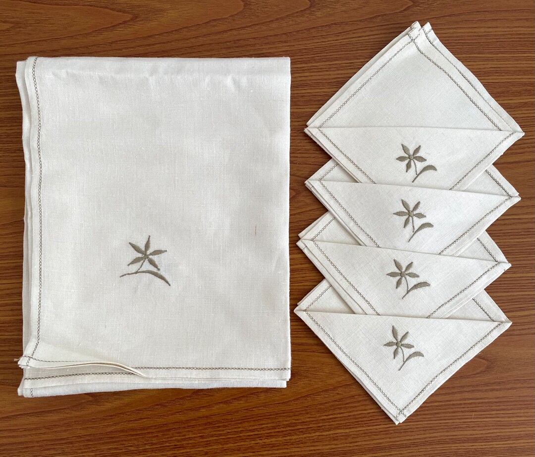 4 Person Vintage Table Linens Table Cloth & 4 Napkins Embroidered Place ...