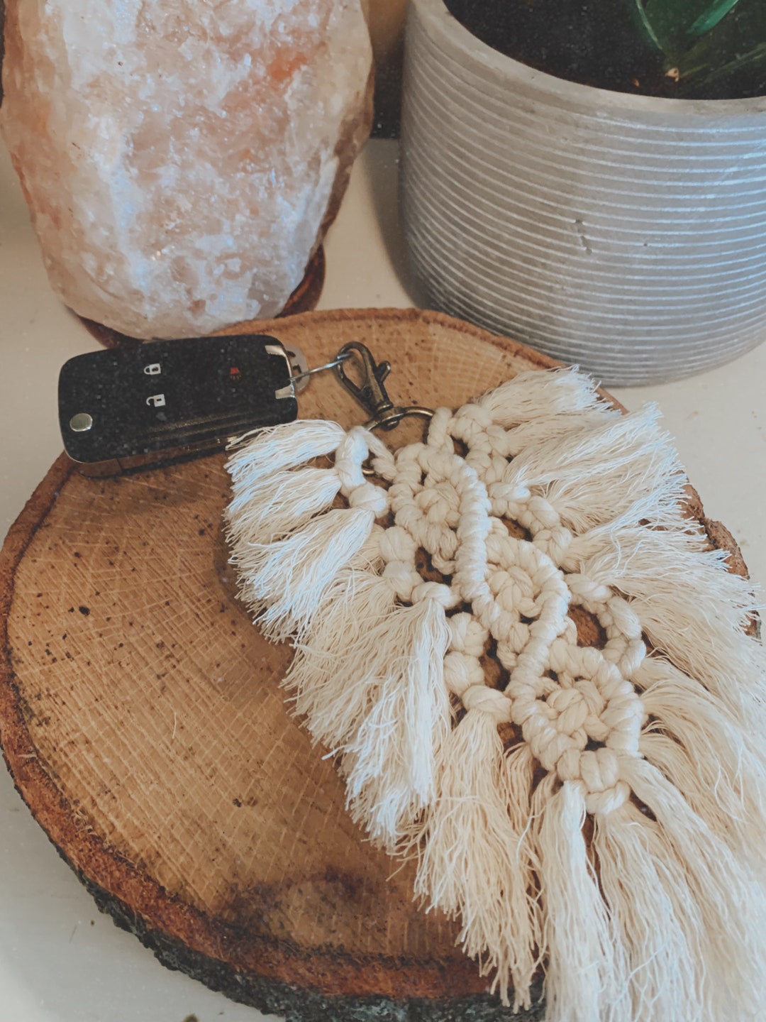 Large Handmade Macrame Cotton Leaf Keychain - Etsy Sweden