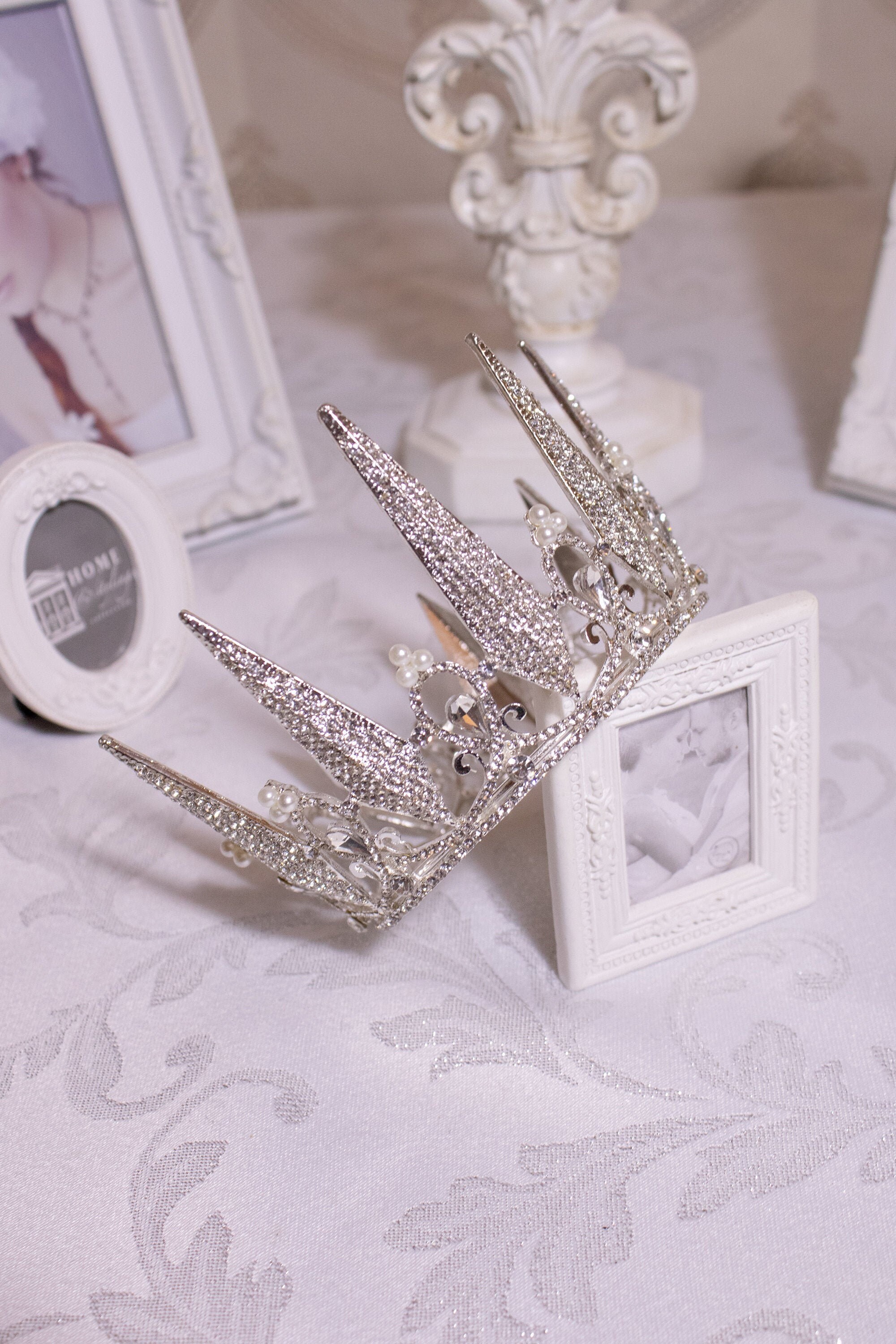 icequeen, diamonds and tiara - image #7974263 on Favim.com