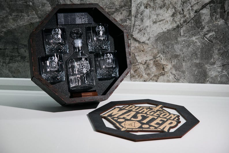 Dungeon Master Christmas Gift, Dnd Whiskey Glasses, Whiskey Decanter ...