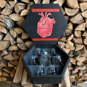 Dungeons and Dragons Gifts, Whiskey Decanter Set, Dnd Whiskey Glasses ...