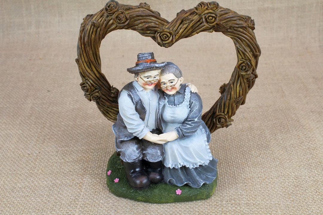 Elderly Couple Grandma Grandpa Heart Shape Statue Parents Anniversary ...