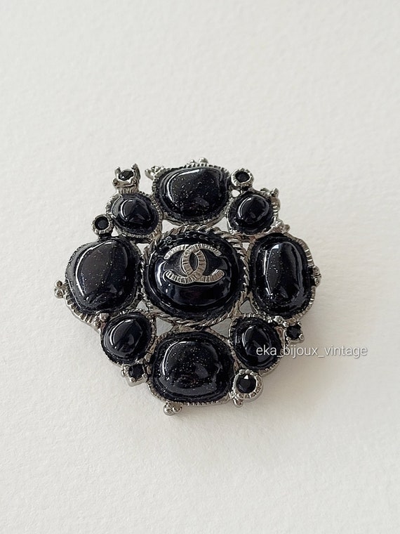 Large chanel brooch store
