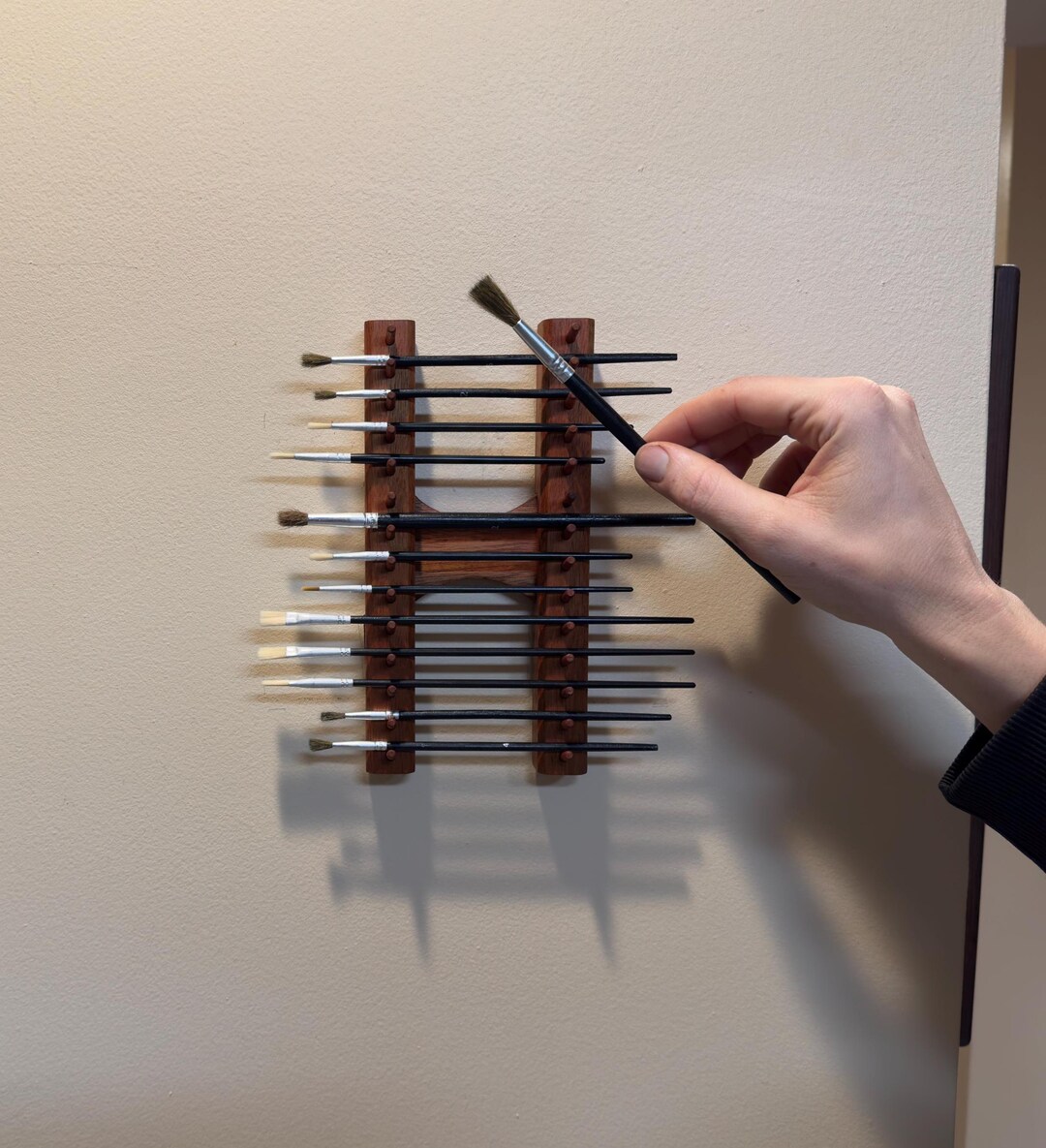 Hanging Paintbrush Stand Mahogany Wall Mount Paintbrush Holder ...