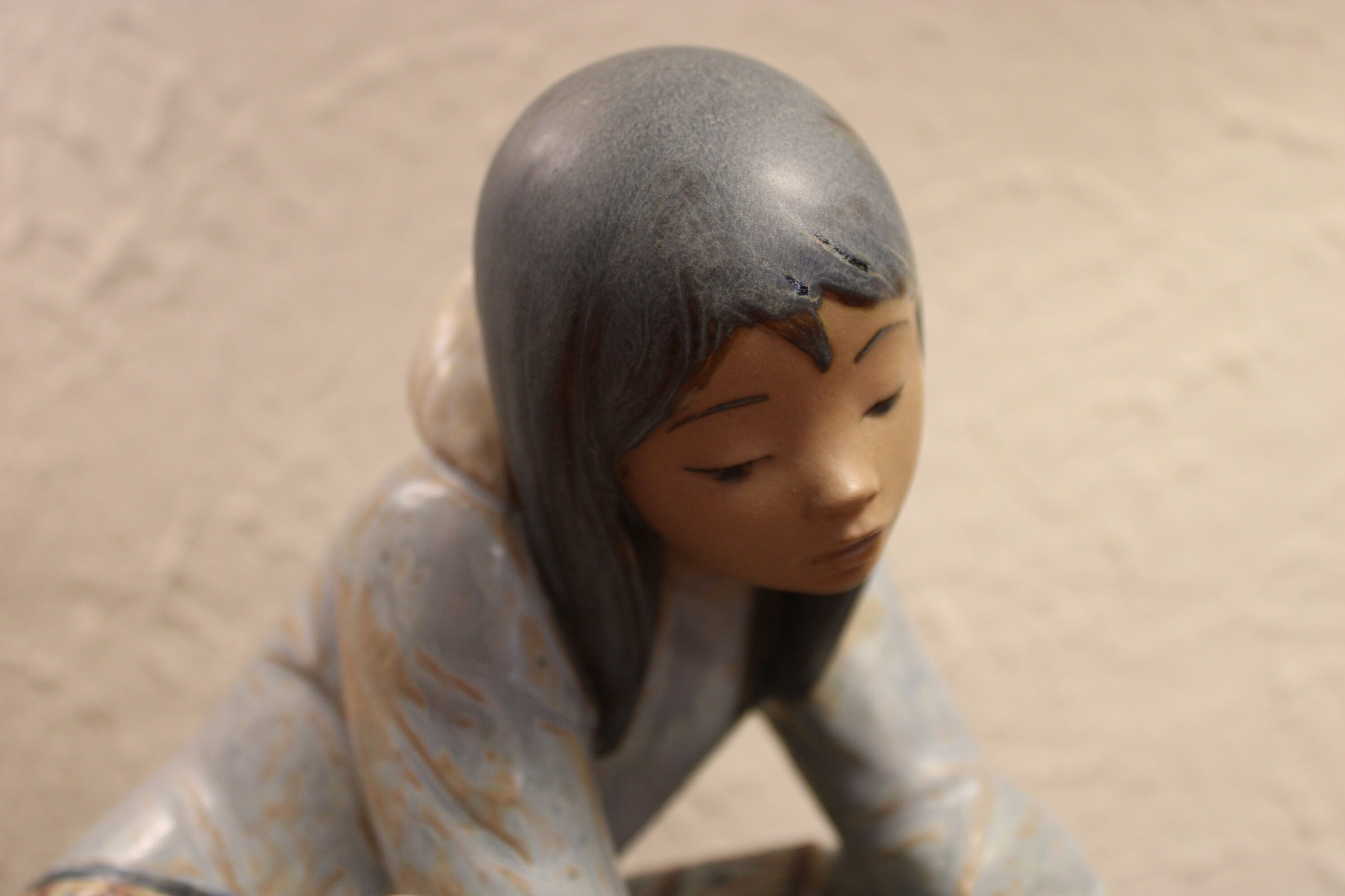 Lladro' Gres 2157 eskimo Girl With Cold Feet - Etsy