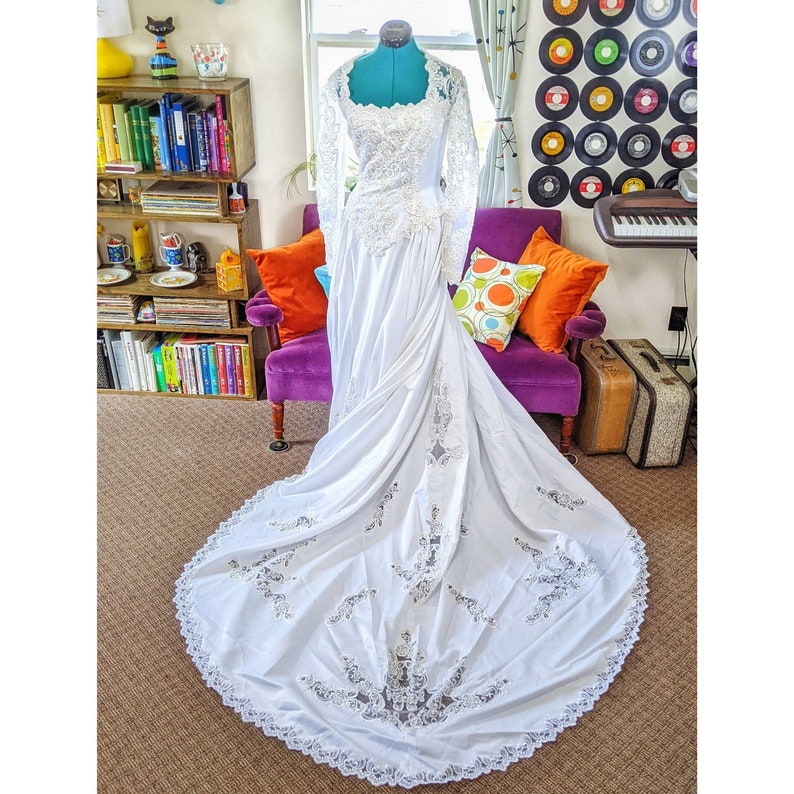 1980s Wedding Dress Vintage Bridal Gown White Beaded Lace Chapel Length ...