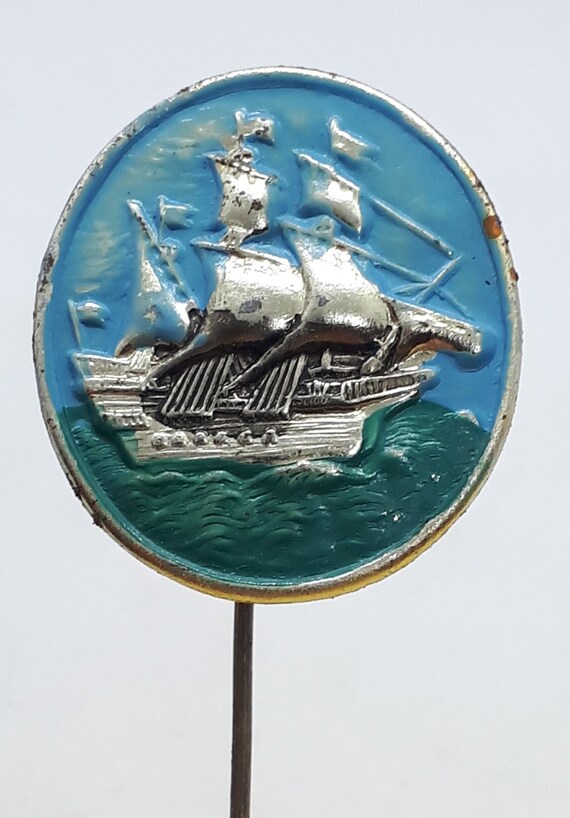 badge with ship sailing - Gem