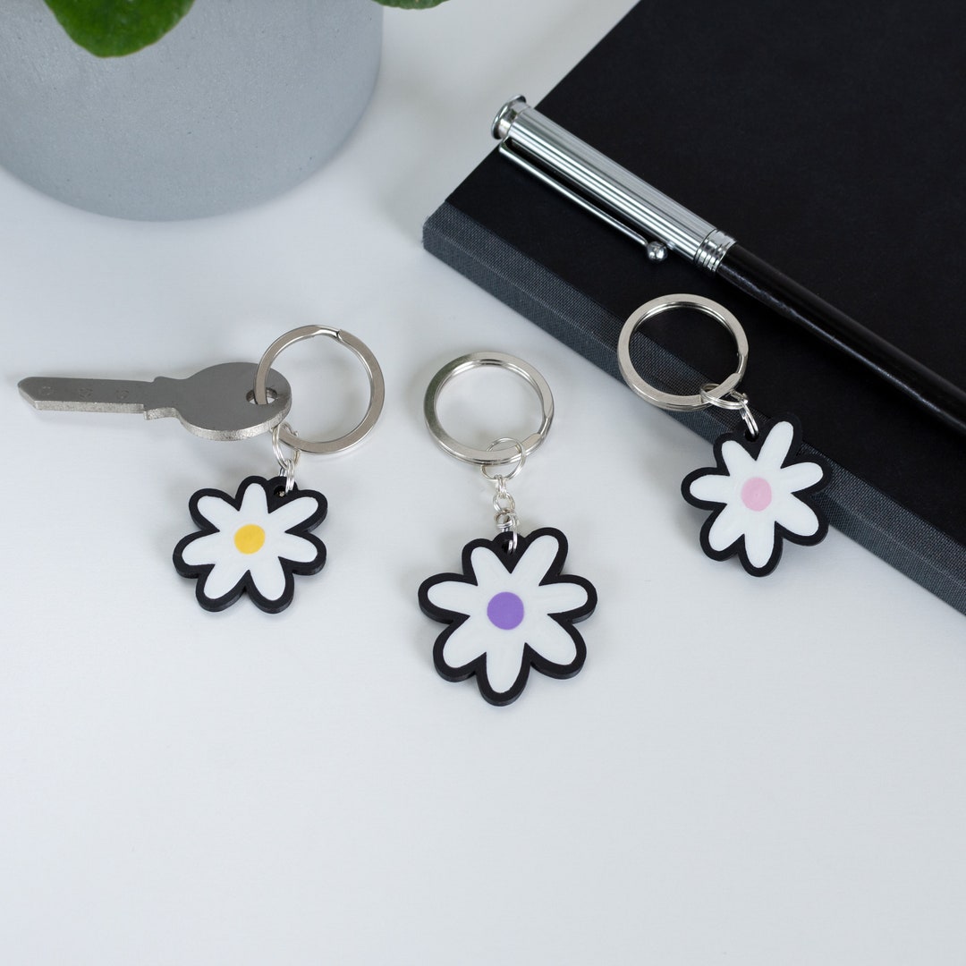 Daisy Flower Keychain / Bag Charm 3D Print - Available in Two Sizes and ...