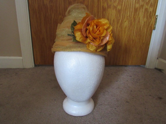 Vintage 1960s Yellow Cone-Shaped Flower Hat - Gem