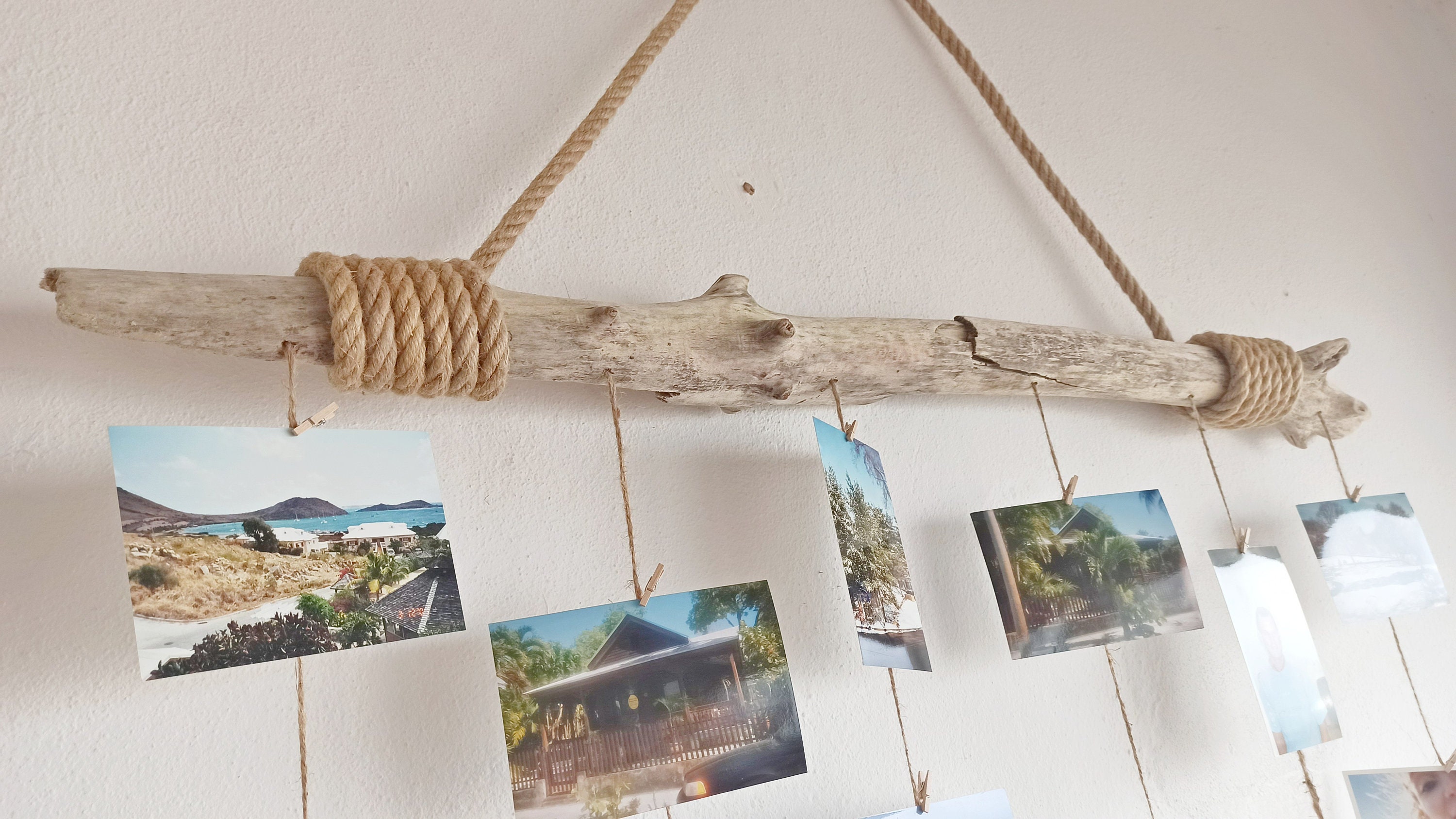 Accroche photo bois flotte corde et mini pinces, suspension photos ...