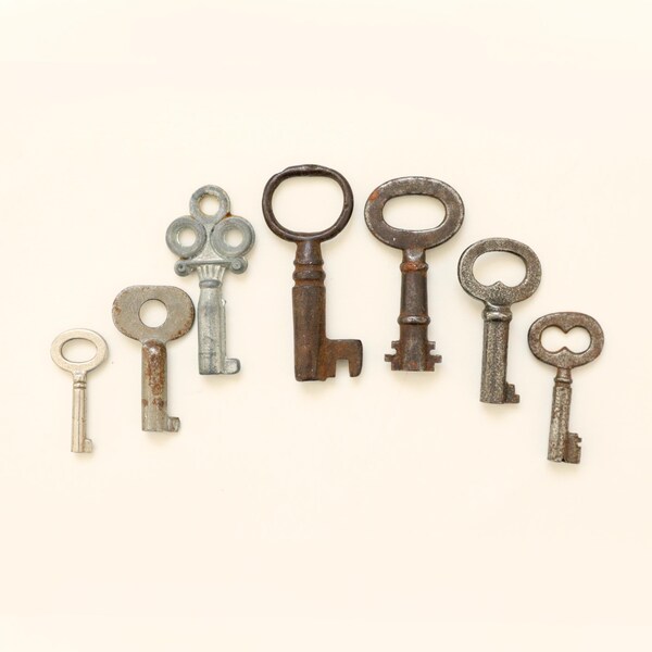 Small Vintage Key - Etsy