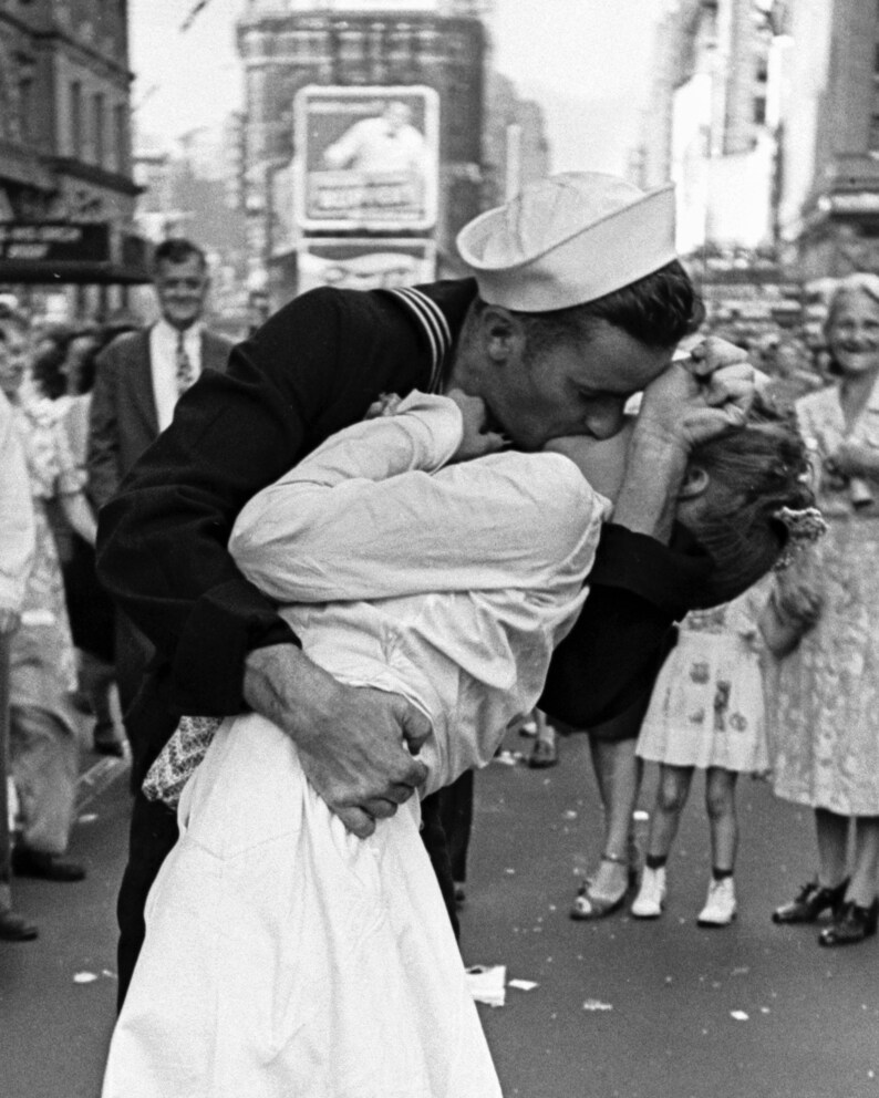 Sailor Kissing Nurse In Times Square Black And White Canvas Etsy