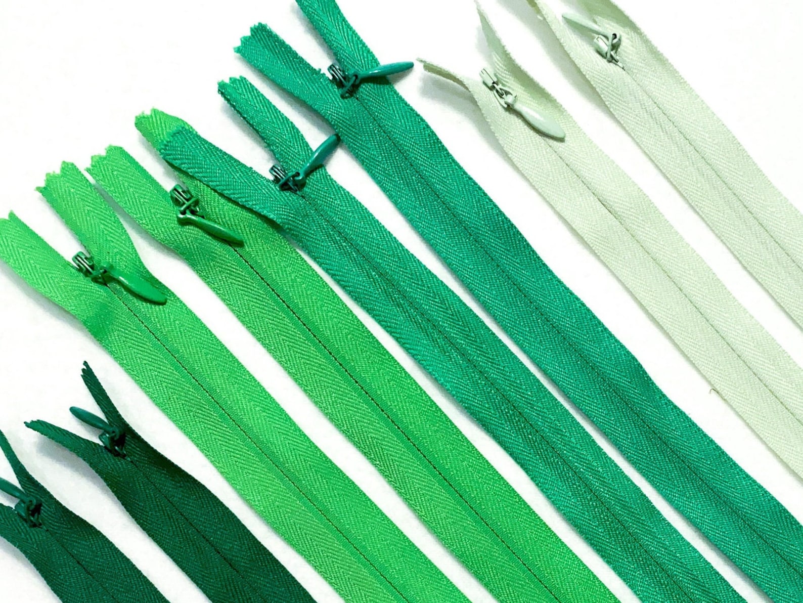 Lot of 8 Invisible Zippers - 7-9" Multi Color / Variety Pack - GREEN ...