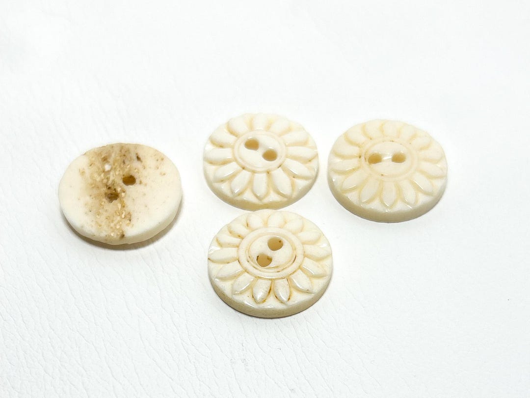 Set of 2-12 Carved BONE Buttons - 15/16" | 23mm | 36L- Sun / Sunflower ...