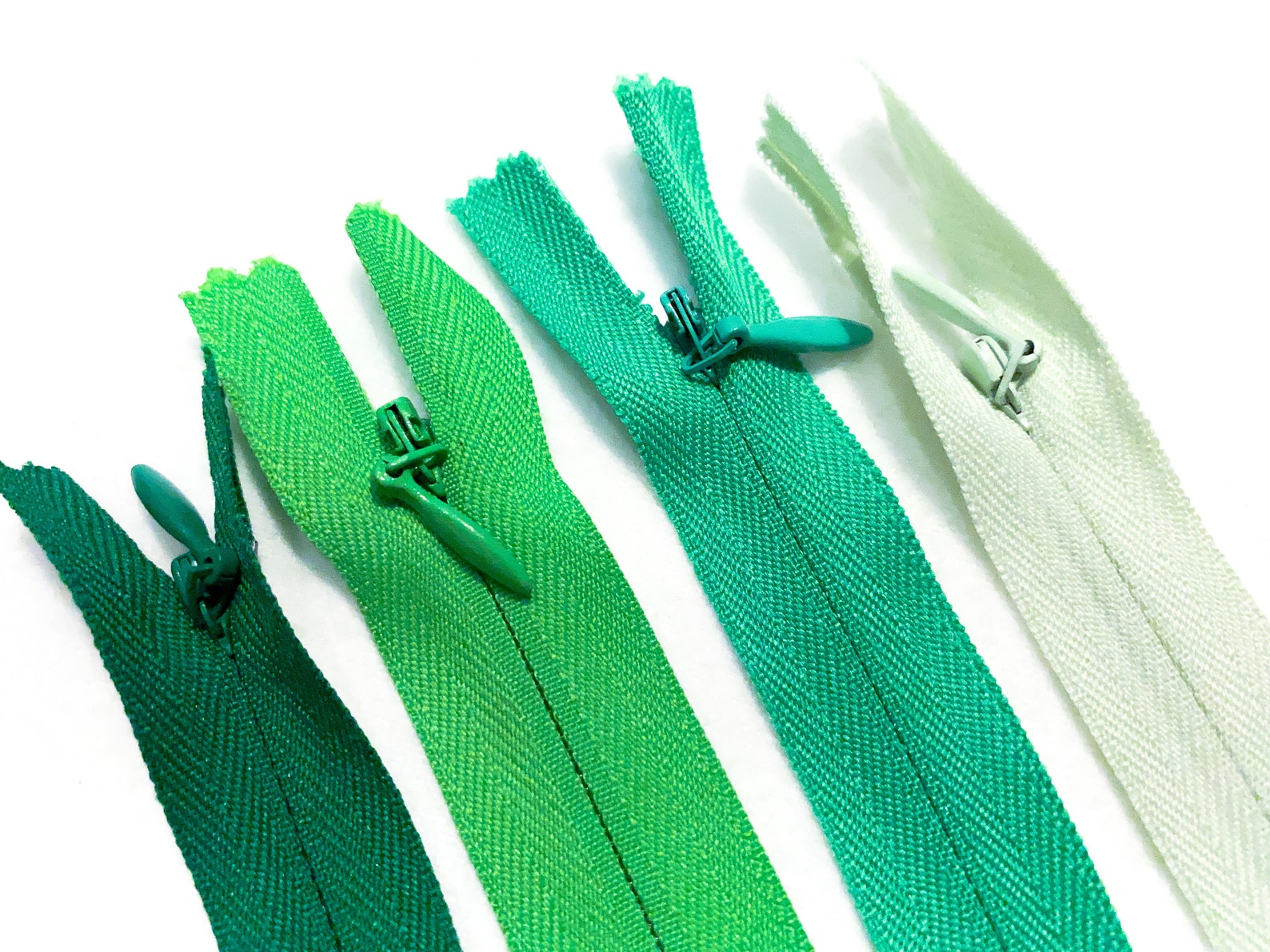Lot of 8 Invisible Zippers - 7-9" Multi Color / Variety Pack - GREEN ...
