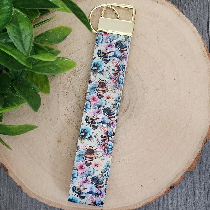 Bee Key Chain - Etsy