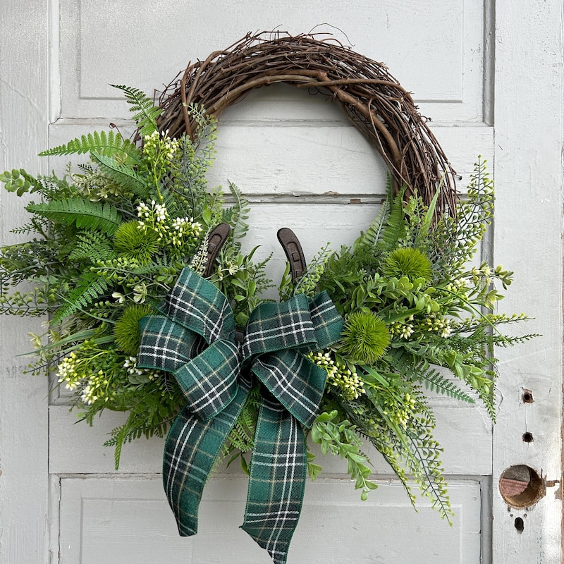 Outdoor March Wreath - Etsy
