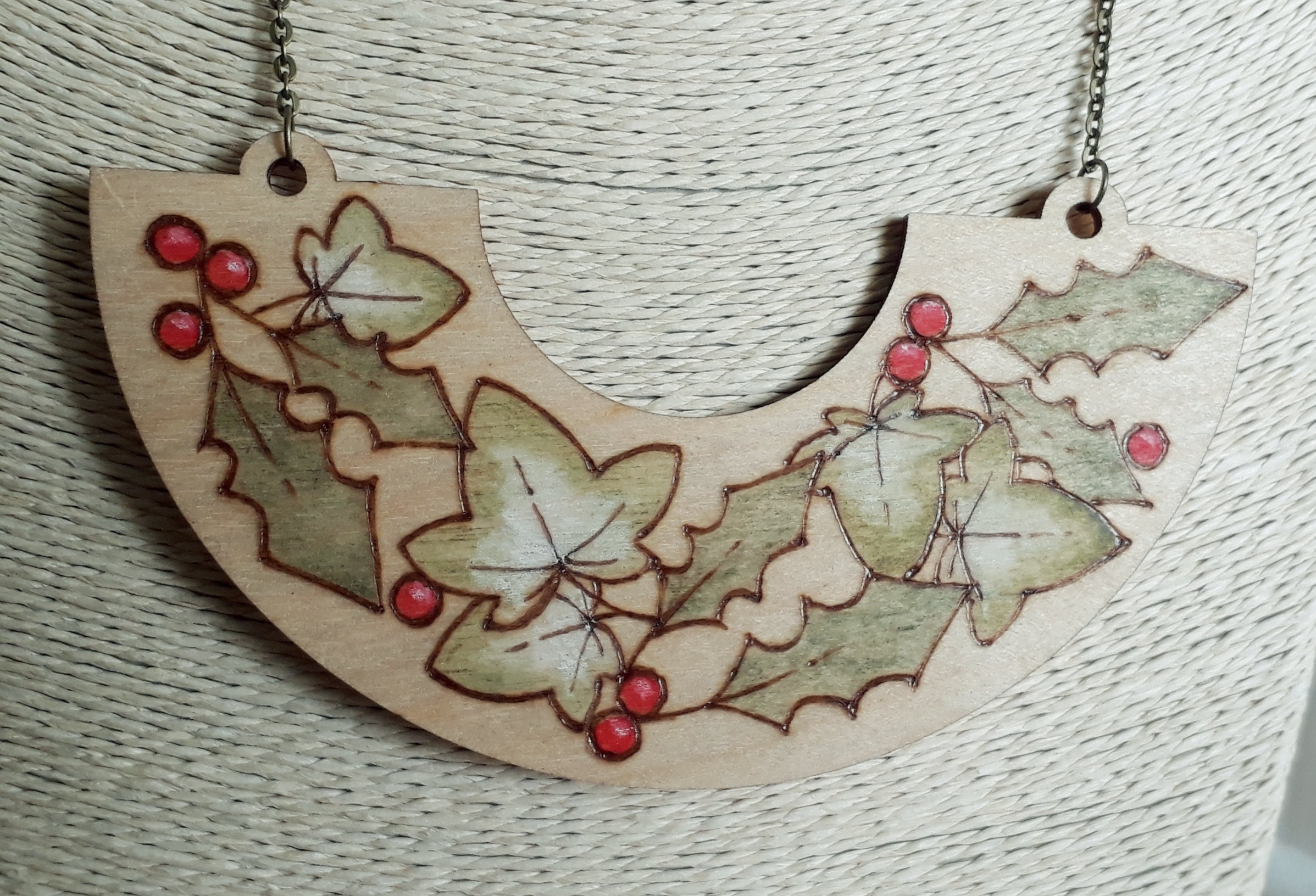 Pyrography Holly & Ivy Wooden Pendant - Etsy New Zealand