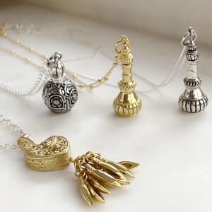 Keya Flower Perfume Bottle Necklace Tiny Spoon Aromatherapy Pendant ...