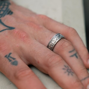 Mens Silver Pattern Band Ring - Mens Ring - Vintage Styled Pattern Ring ...
