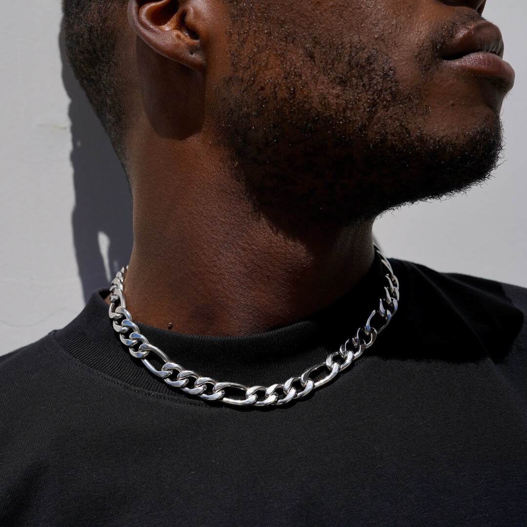 Figaro choker store