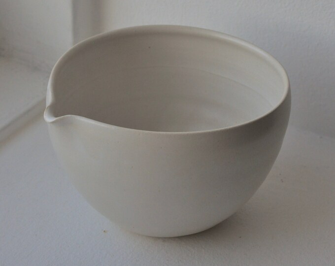 Spouted Bowl | Handmade Ceramic Pouring Bowl - Etsy
