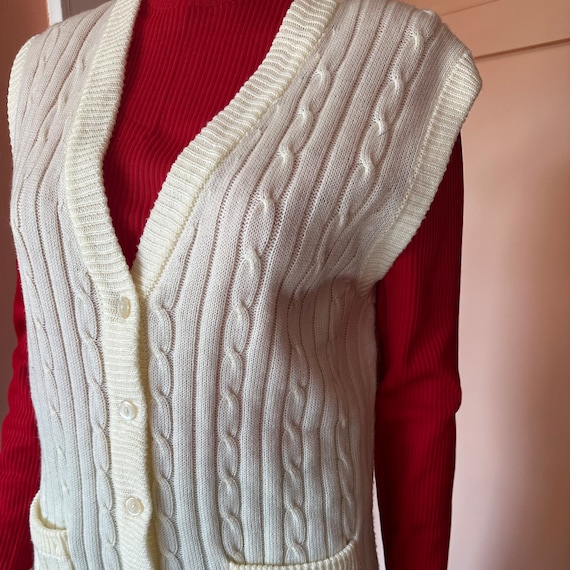 Vintage 70s/80s cable knit cream vest/ sleeveless but… - Gem