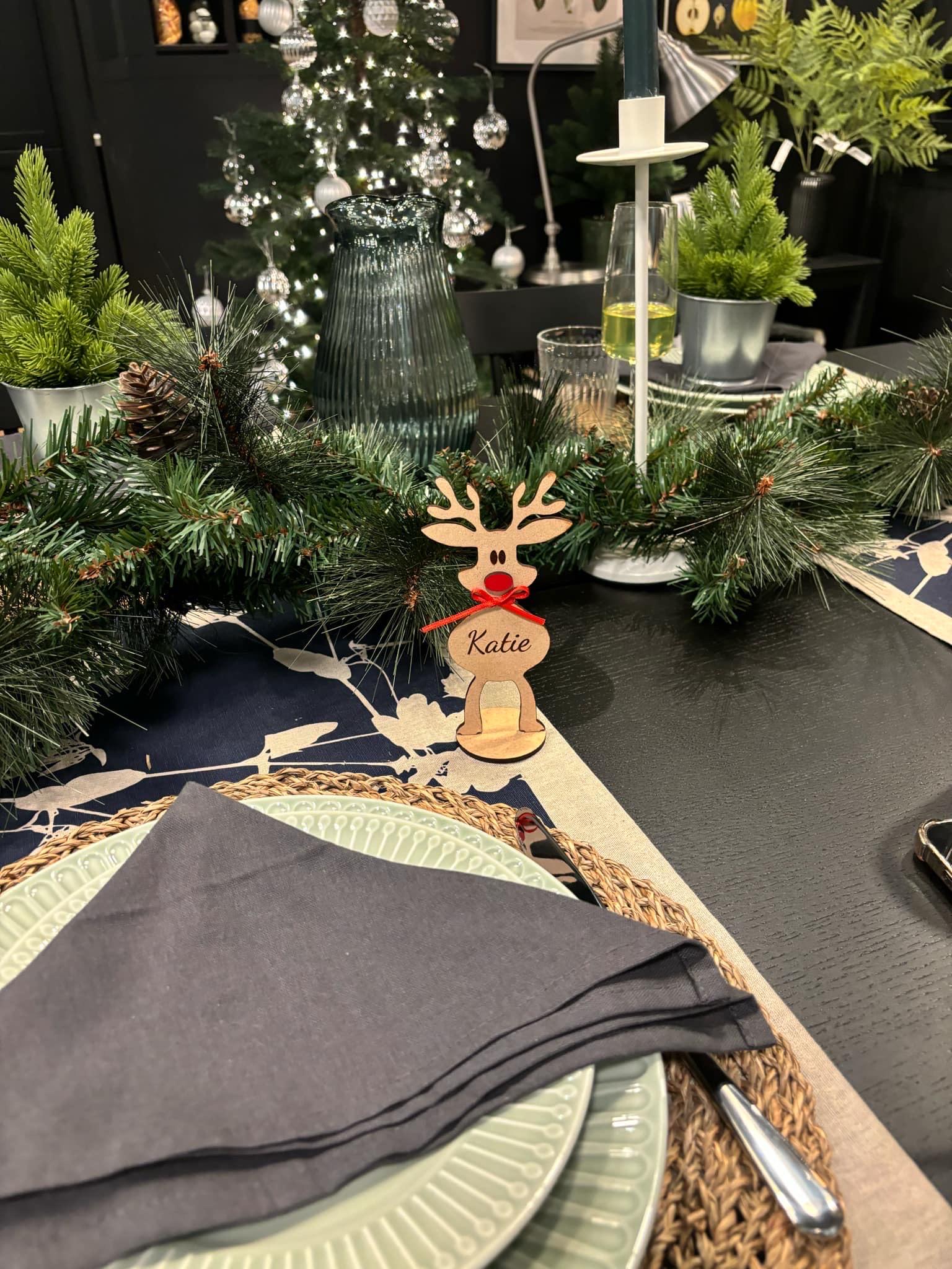 Personalized Reindeer Name Place Card: Freestanding Christmas Table ...