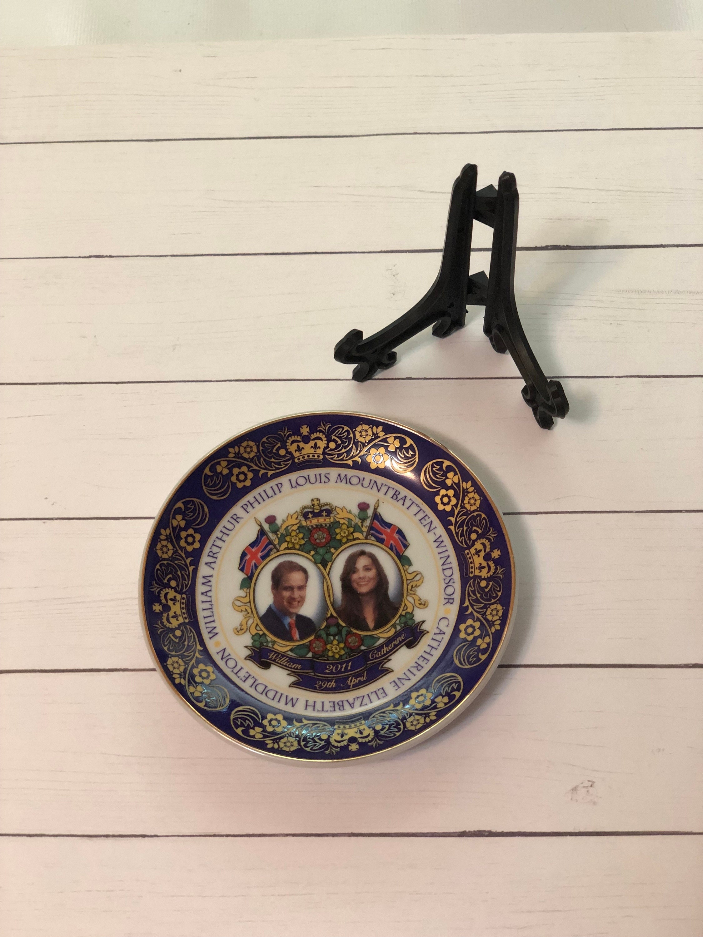Vintage Prince William and Catherine Middleton Elgate Plate With Stand ...